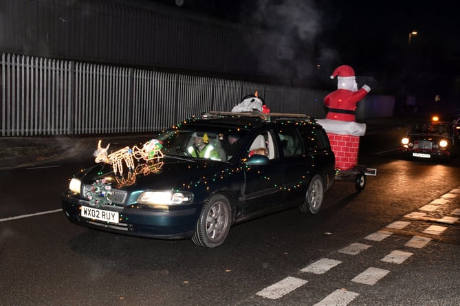 Cinderford vehicle convoy lights up the town for Christmas ...