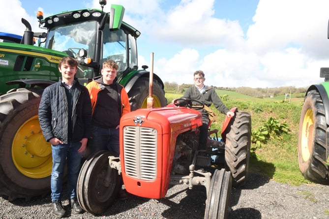 Tractor run pulls in the fans | theforester.co.uk