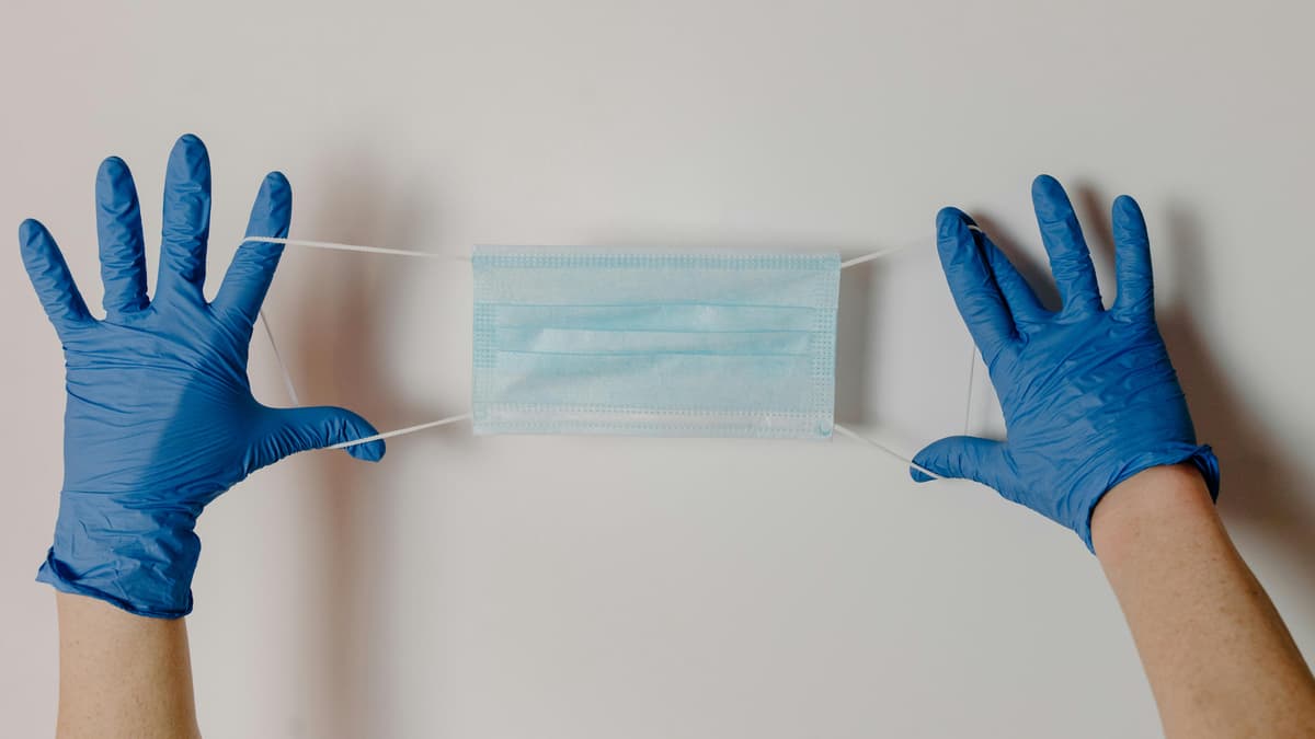 NHS Gloucestershire Hospitals urges the correct use of gloves in new ...