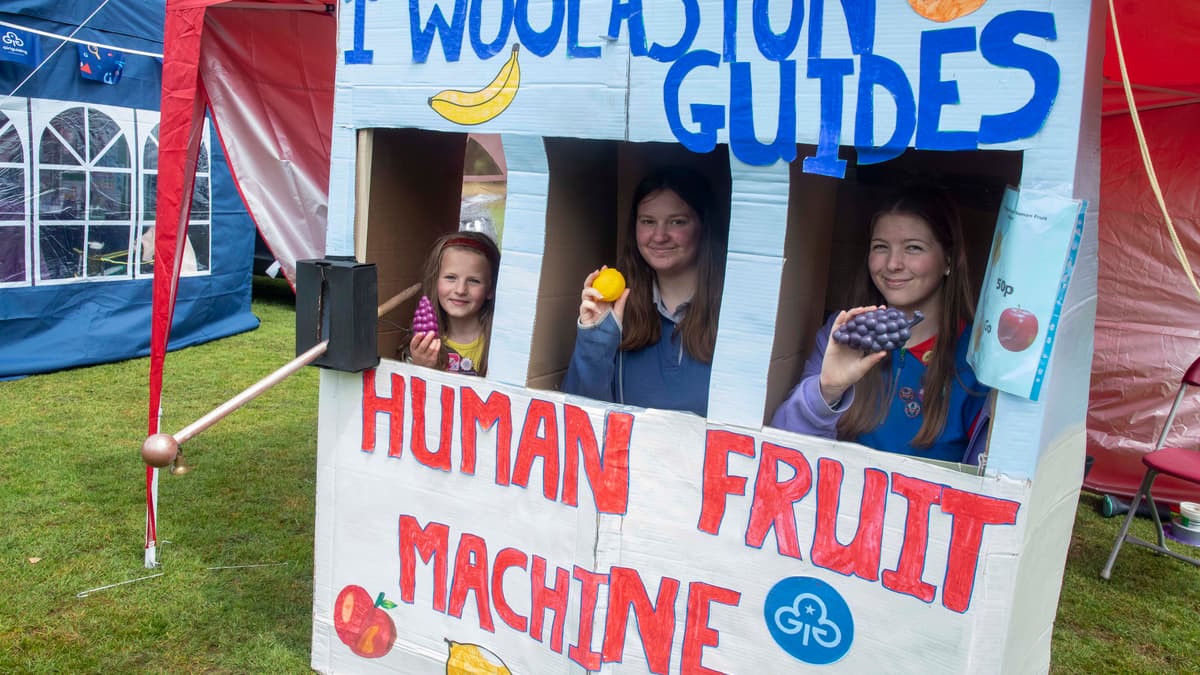 (*With 9 pix) Woolaston Carnival motoring along | theforester.co.uk