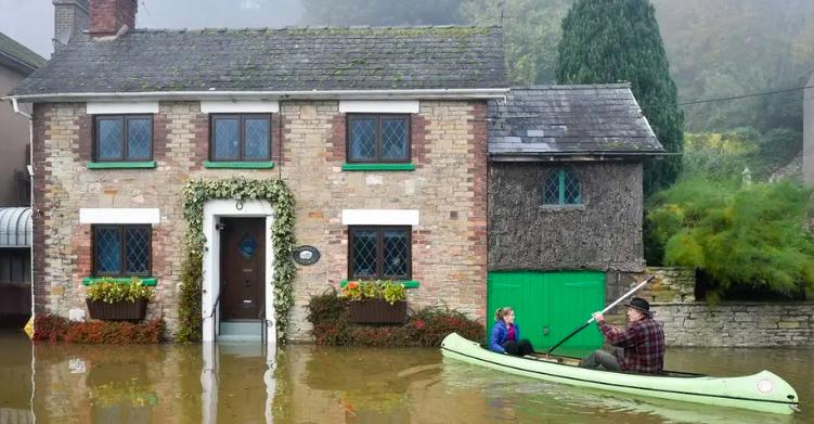 Gloucestershire flood warnings as River Wye threatens homes ...