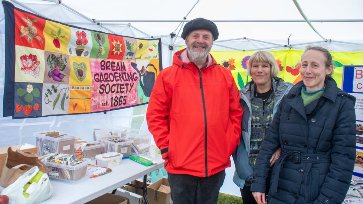 Gardeners check out Air Bee 'n' Bee | theforester.co.uk