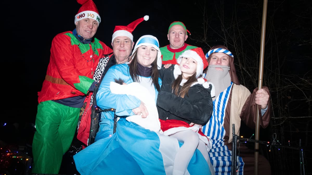 Decorated vehicles on Berry Hill parade | theforester.co.uk