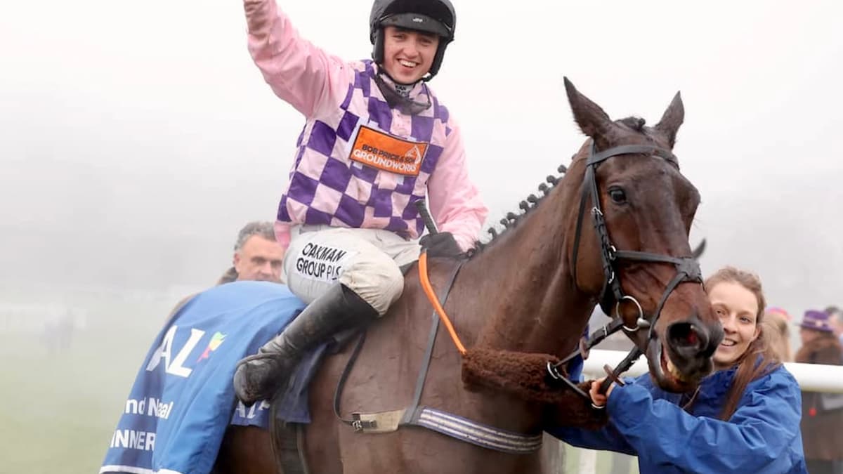 Val Dancer hot foots it out of fog to win National | theforester.co.uk