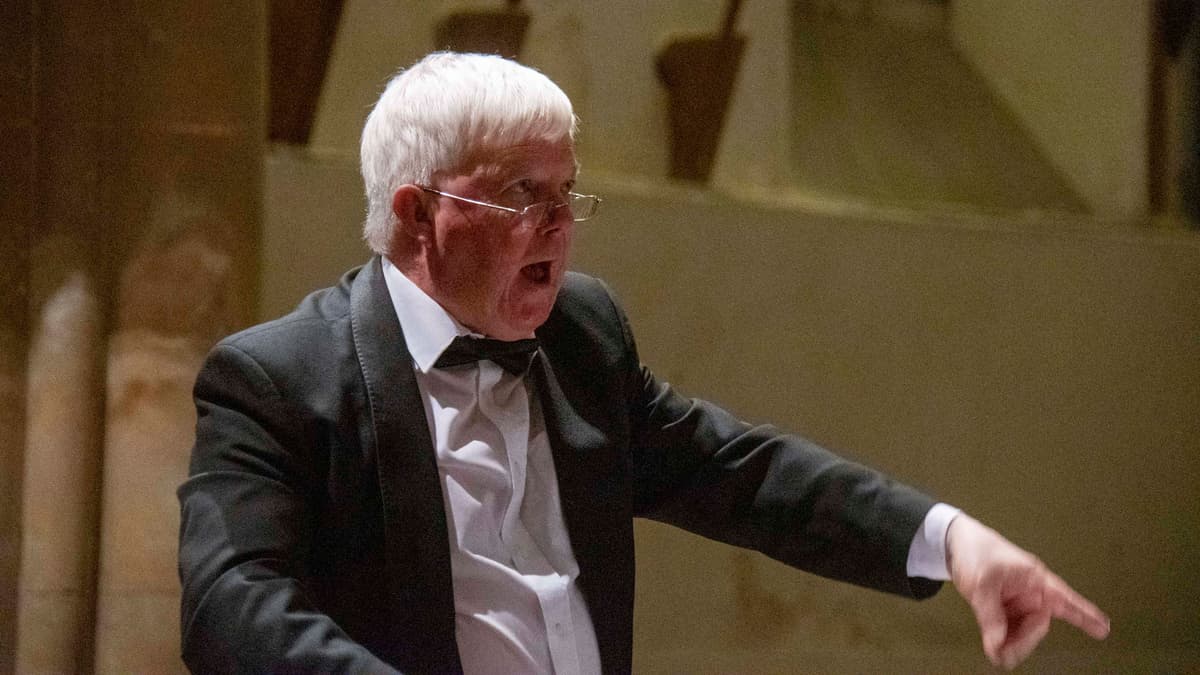 Graham steps in with Gift to Sing | theforester.co.uk