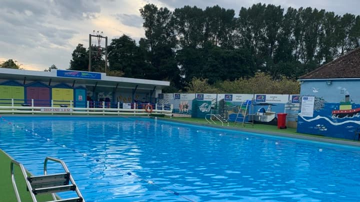 Bathurst Pool in Lydney celebrates successful summer season ...